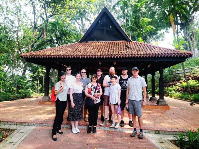 Singapore 2.5-Hour Walking Tour: Graves, Guns & Battles - The Experience of the Tour