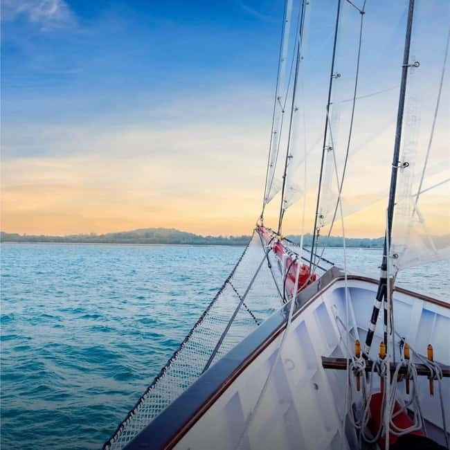 Singapore: Christmas Dinner Cruise on Royal Albatross - Frequently Asked Questions