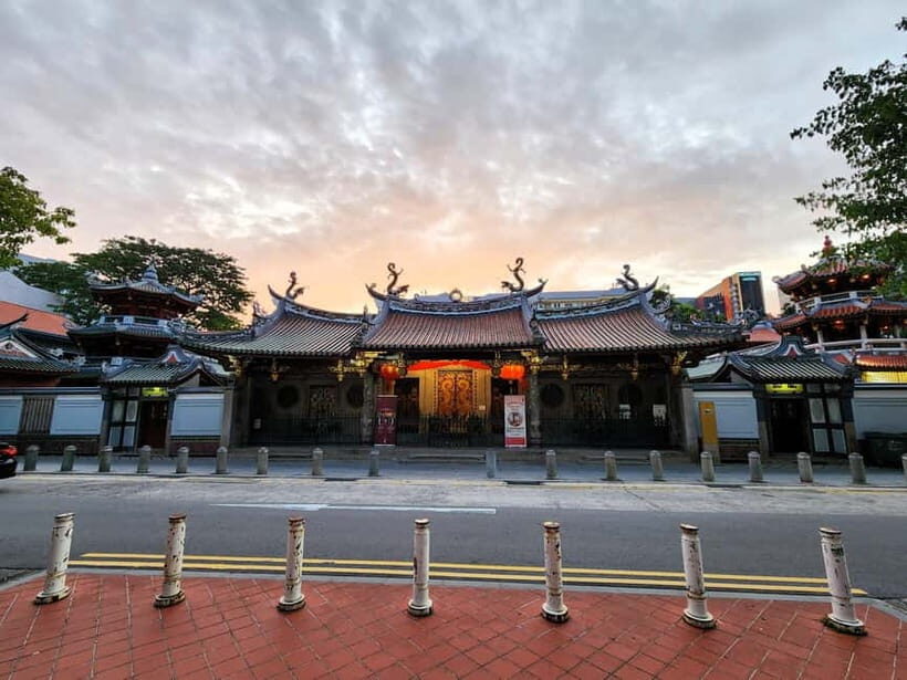 Singapore: Pagodas, Plans, & People - Chinese Cultural Tour - Exploring Modern Identity at the Cultural Centre