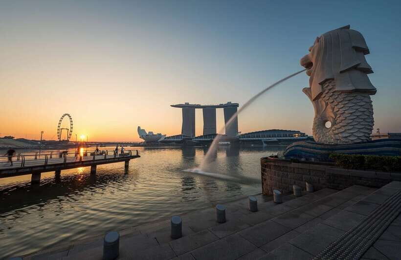 Singapore: Private Walking Tour with a Local - Key Points