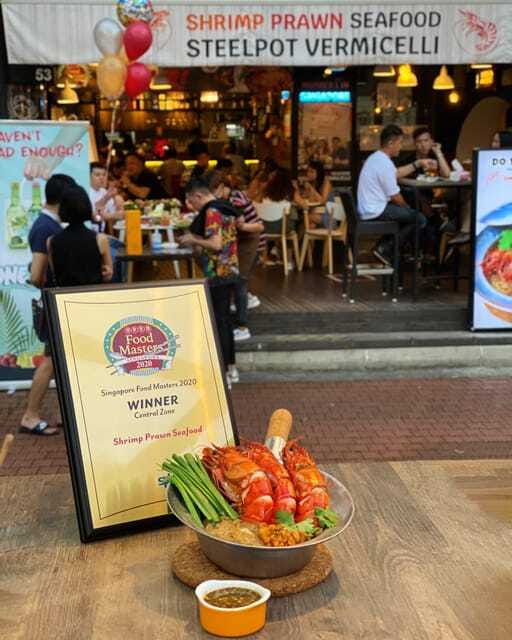 Singapore: Shrimp Prawn Seafood F&B Packages - Atmosphere and Service: Friendly, Vibrant, and Comfortable