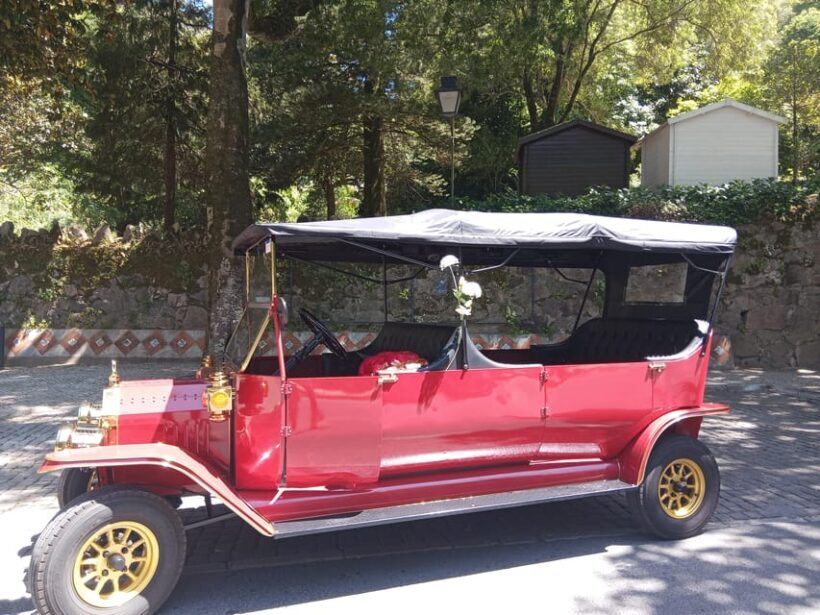 Sintra: Mountain tour by vintage TukTuk - Key Points