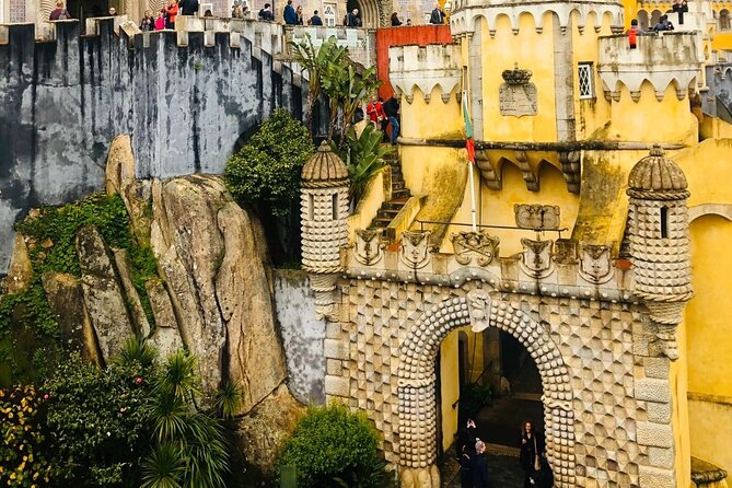 Sintra Private Tour From Lisbon - Benefiting From Knowledgeable and Engaging Guides