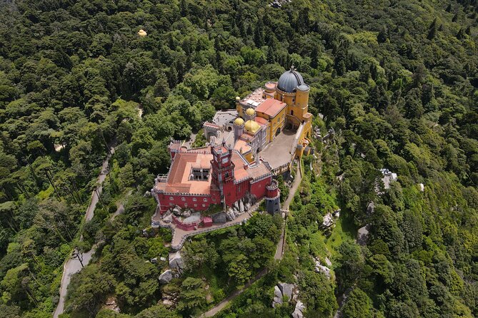 Sintra tour to Pena Palace in vintage car - Private day tour - What Does the Experience Offer?