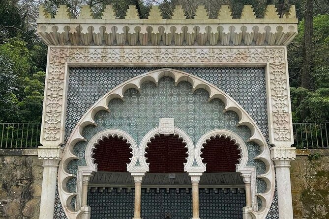 Sintra Walking Tour: Discover Palaces, Legends, and Nature - Navigating the Scenic Trails and Viewpoints