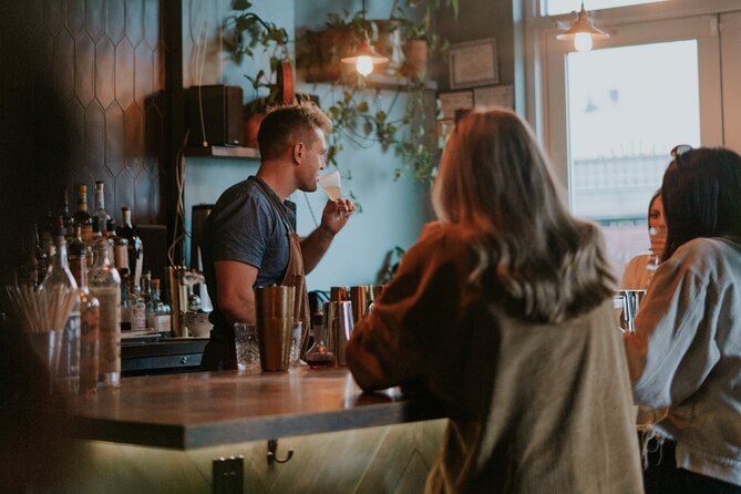 Sip History in The Sun Cabana Covered Cocktail Class - Guides, Atmosphere, and Group Experience