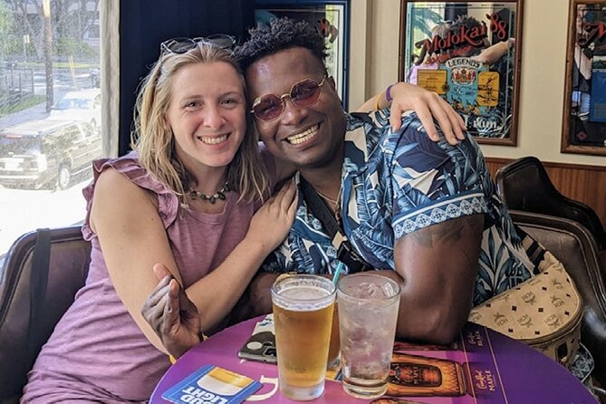 Sips & Secrets of Hawaii Pub Crawl - Meeting the Tour Guide and Fellow Travelers