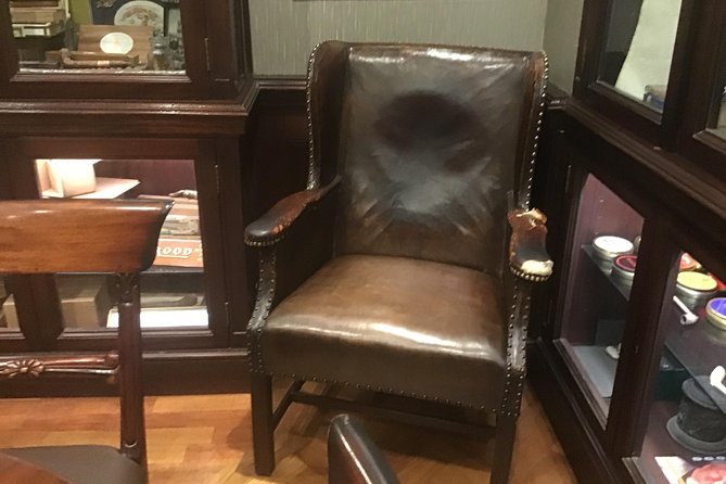 Sir Winston Churchill Private Walking Tour & War Rooms - Churchills Childhood Home