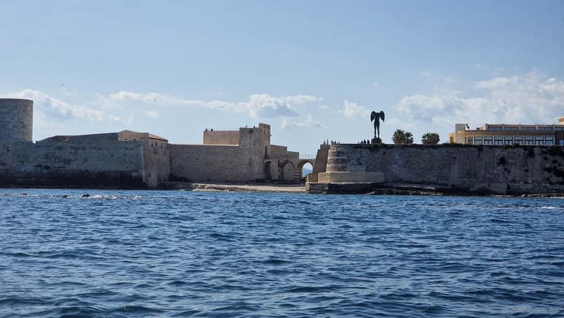 Siracusa: Ortigia +sea caves +Pillirina +fishing experience - Key Points