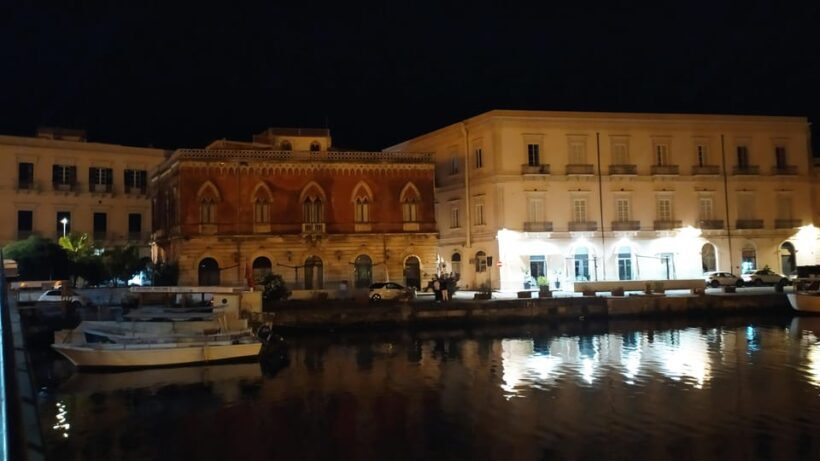 Siracusa Tour: Ortigia by Night in English - Detailed Breakdown of the itinerary