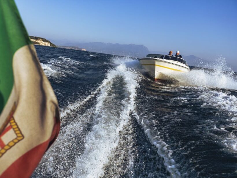 Sirmione: Scenic Afternoon Boat Cruise with Prosecco & Snack - Exploring Lake Garda’s Charm from Sirmione