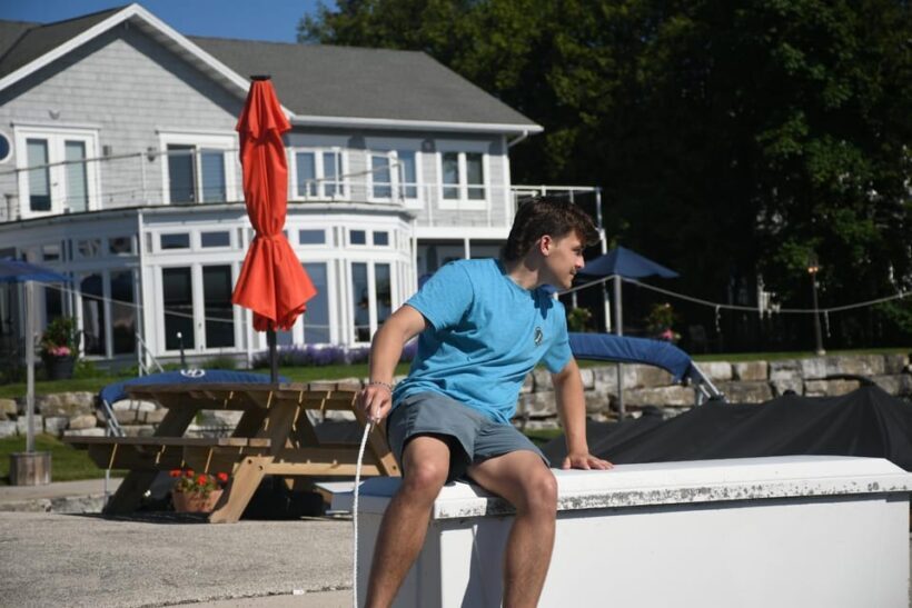 Sister Bay: 25' Pontoon Rental - A Closer Look at the Experience