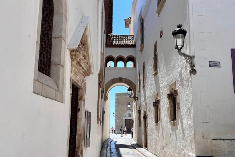Sitges: Sailboat trip + walking tour and wine cellar tour - FAQs