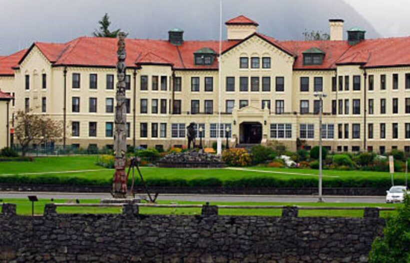 Sitka: Totem Poles, Raptor Centre, & Fortress of Bears Tour - A Thorough Look at the Tour Itself