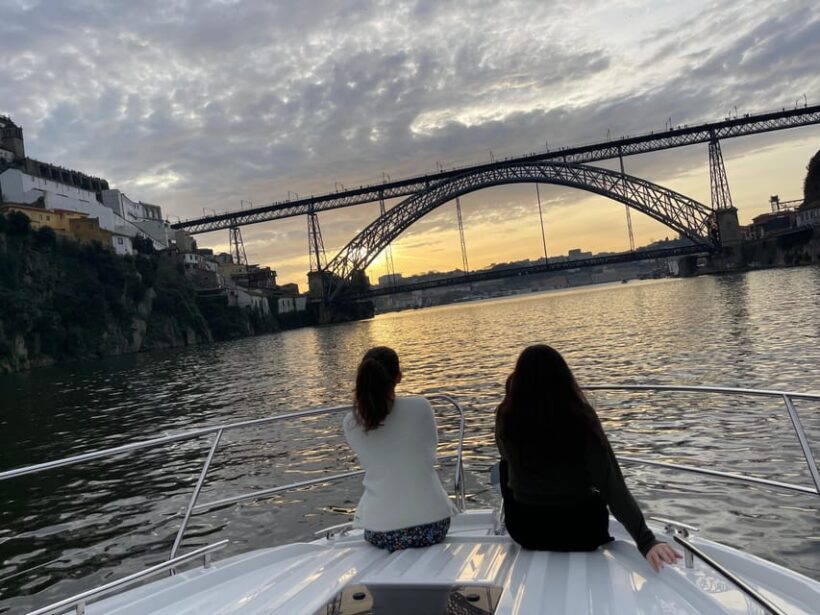 Six bridges yacht cruise on the Douro River in Porto - An In-Depth Look at the Douro River Yacht Cruise