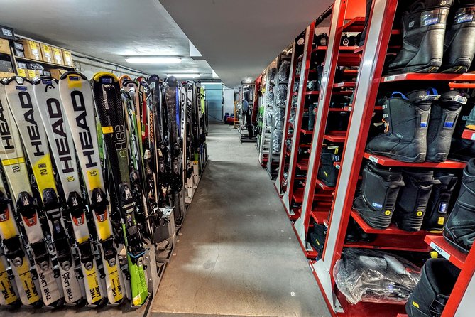 Ski and Snowboard Equipment Rental in Bansko - Daily Operations and Schedule