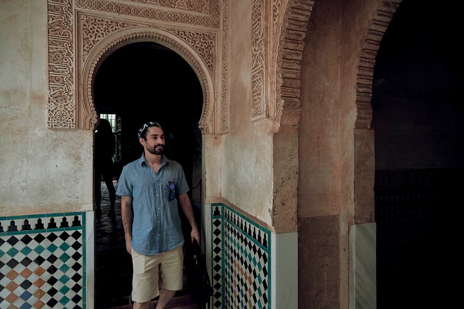 Skip The Line Alhambra and Generalife Guided Tour - Exploring the Exquisite Generalife Gardens
