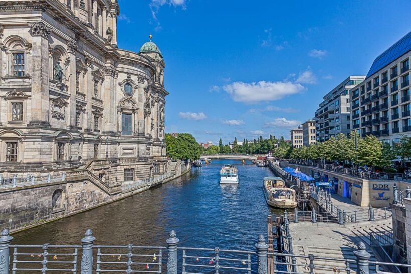 Skip-the-line Boat Cruise and Berlins Old Town Guided Tour - An Efficient and Engaging Itinerary