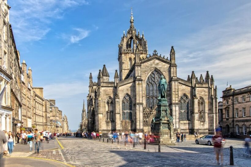 Skip-the-line Edinburgh Castle with Old Town Walking Tour - Who Might Not?