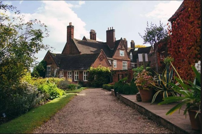 Skip the Line: House and Garden Admission Ticket - Accessibility and Capacity