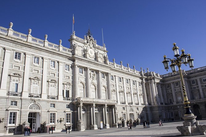 Skip-the-line Madrid Royal Palace with tapas tasting & Retiro Park - FAQ