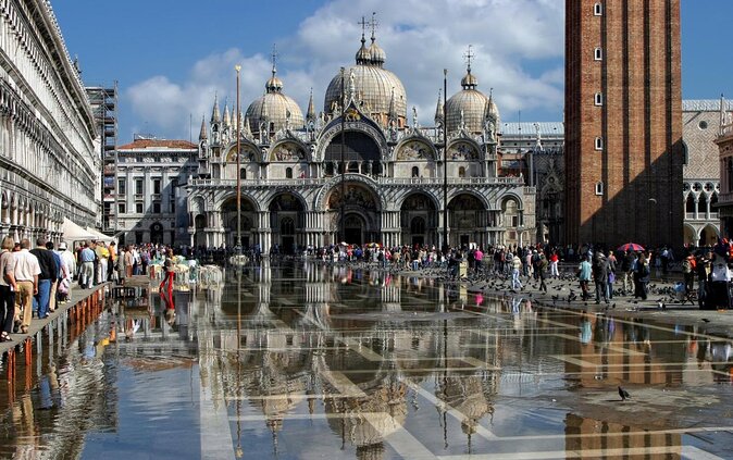 Skip the Line: Morning Venice Gondola Ride, Walking Tour & St Mark's Basilica - Key Points