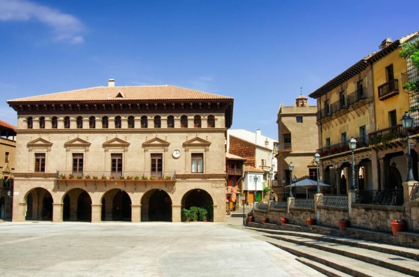 Skip-the-line Poble Espanyol Barcelona Spanish Village Tour - Artisans and Workshops