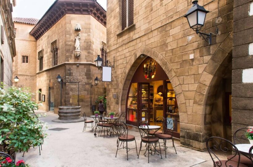 Skip-the-line Poble Espanyol Barcelona Spanish Village Tour - Art Museum and Artworks