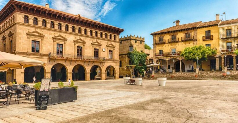 Skip-the-line Poble Espanyol Barcelona Spanish Village Tour - Extended Walking Tour and City Highlights (Optional)