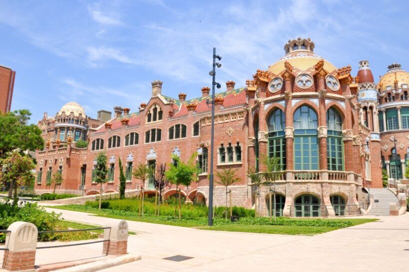Skip-the-line Recinte Modernista de Sant Pau Private Tour - Key Points