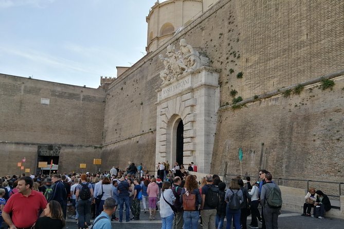 Skip-The-Line: Sistine Chapel & Vatican Tour With a Live Guide - Visitor Experience and Feedback