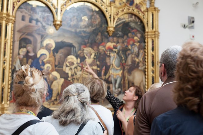 Skip the Line: Small Group Uffizi Masterclass by an Art Expert - Exploring the Vasari Corridor