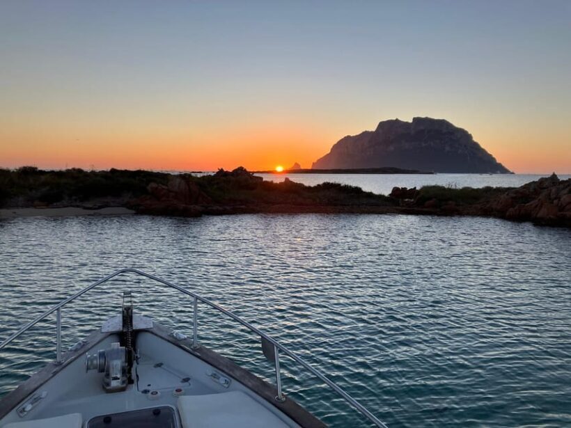 Sleeping on a boat in the bay - The Experience in Detail