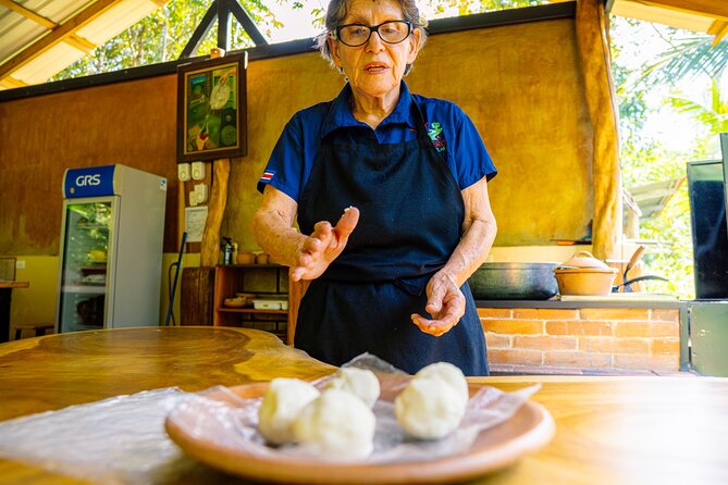 Sloth Tour in La Fortuna and Tortillas Cooking Class - Indulging in the Artisanal Sugarcane Juice Tasting