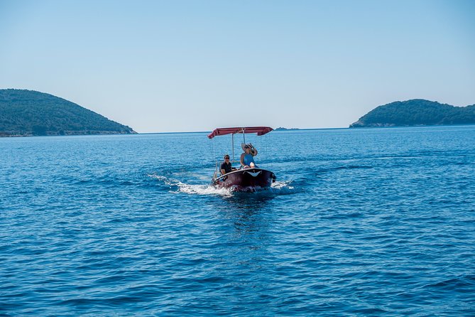 Small Boat Rental Review: Explore the Islands - Boat Amenities and Equipment