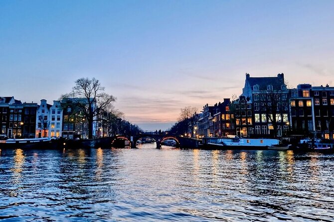 Small Group Amsterdam Evening Cruise - Knowledgeable and Engaging Guides