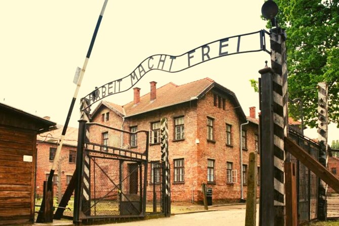 Small Group Auschwitz Tour from Lodz with Lunch - The Experience in Practice: What Travelers Can Expect
