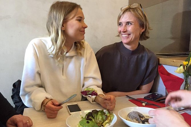 Small-Group Berlin Sightseeing and Food Tour of Prenzlauer Berg and Mitte - Exploring the Neighborhoods