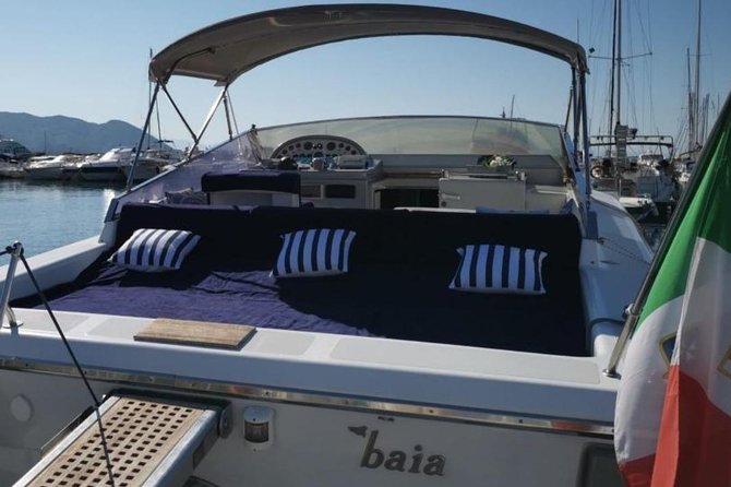 Small group boat tour to Capri with aperitif - Key Points