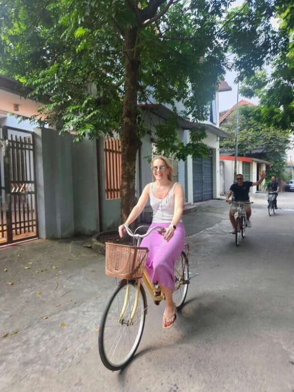 Small Group Discover the best of Duong Lam Ancient Village - Key Points