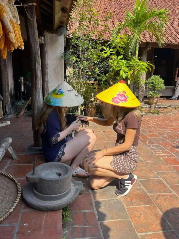 Small Group Discover the best of Duong Lam Ancient Village - The Logistics and Value