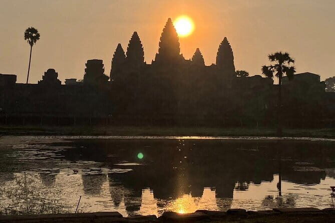 Small-Group Explore Angkor Wat Sunrise Tour with Guide - Small-Group Explore Angkor Wat Sunrise Tour with Guide: An In-Depth Review