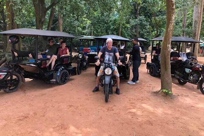 Small-Group Explore Angkor Wat Sunrise Tour with Guide - The Itinerary: What to Expect at Each Stop