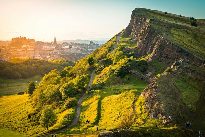 Small-Group Guided Hike of Arthur's Seat and Holyrood Park - Wildlife and Serenity in Holyrood’s Loops