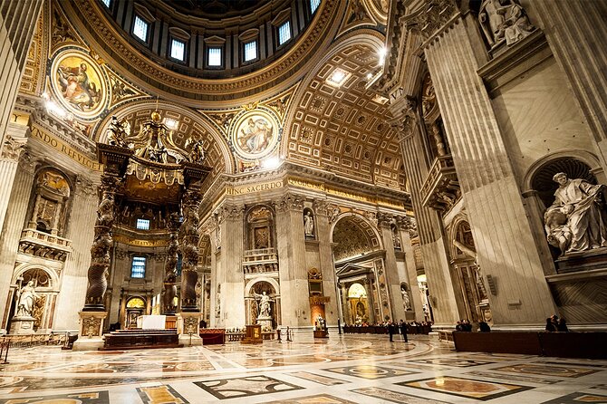 Small Group Guided Tour of St Peter Basilica - Group Size and Composition