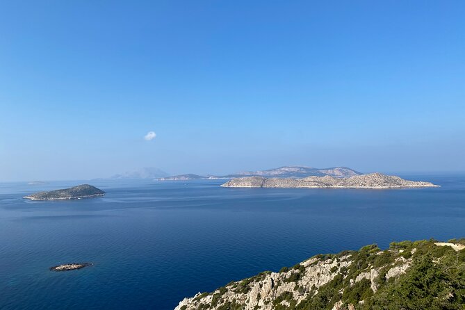 Small group hiking between the beach and Kritinia Castle - Key Points