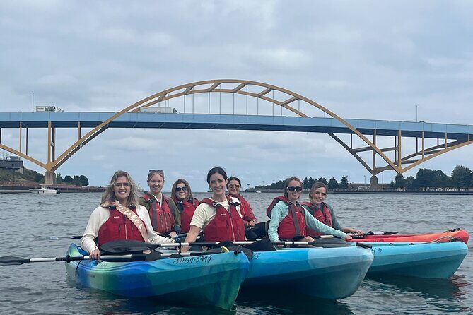 Small Group Kayak Tour of Skyline in Milwaukee - A Close-Up View of Milwaukee’s Skyline: The Small Group Kayak Tour