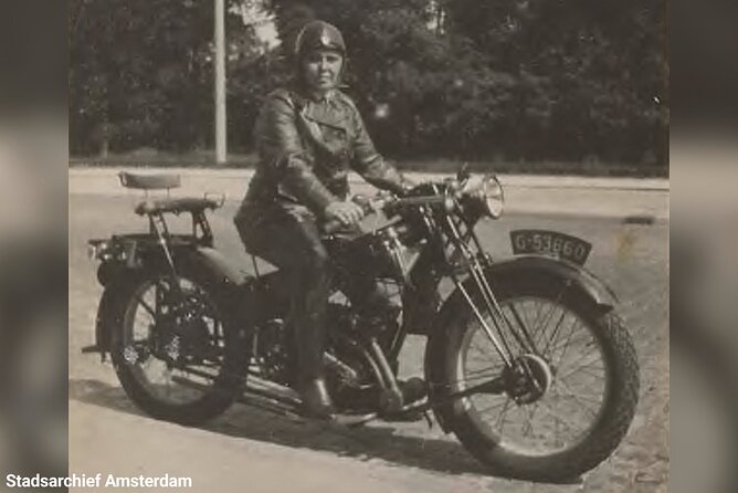 Small Group LGBTQ+ History Tour in Amsterdam - Key Points