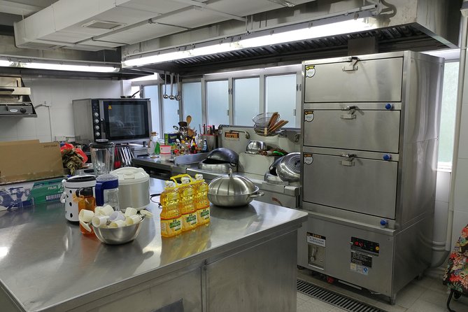 Small Group Local Market Walking Tour and Chinese Cooking Class in Hong Kong - Key Points