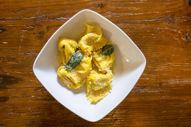 Small Group Market tour and Dining Experience at a Cesarina's home in Rimini - FAQs